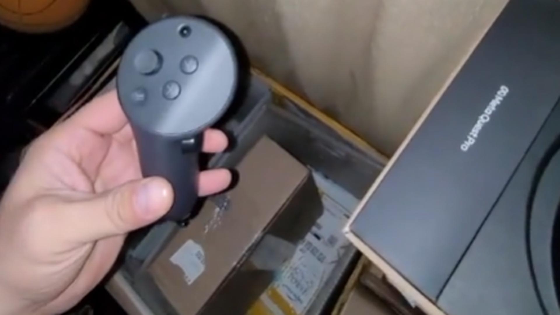 Reddit拆箱视频泄露Quest Pro-VRcoast带你玩转VR,国内VR虚拟现实新闻门户网站,为您提供VR虚拟现实等新闻咨询。